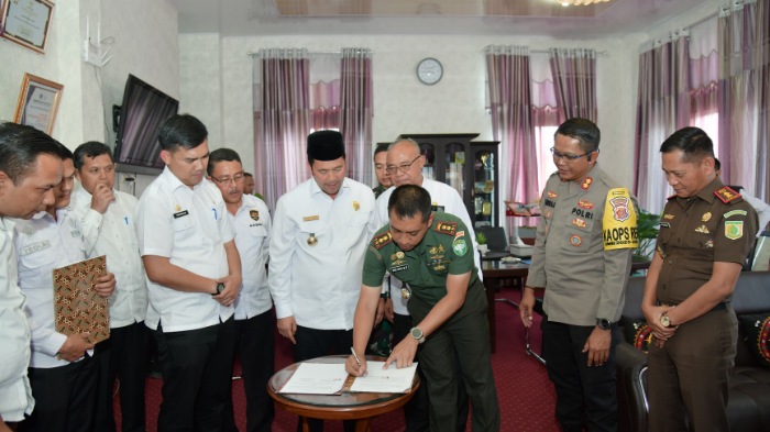 Pemkab Bener Meriah Tandatangani NPHD Pilkada 2024 - Sumber ...
